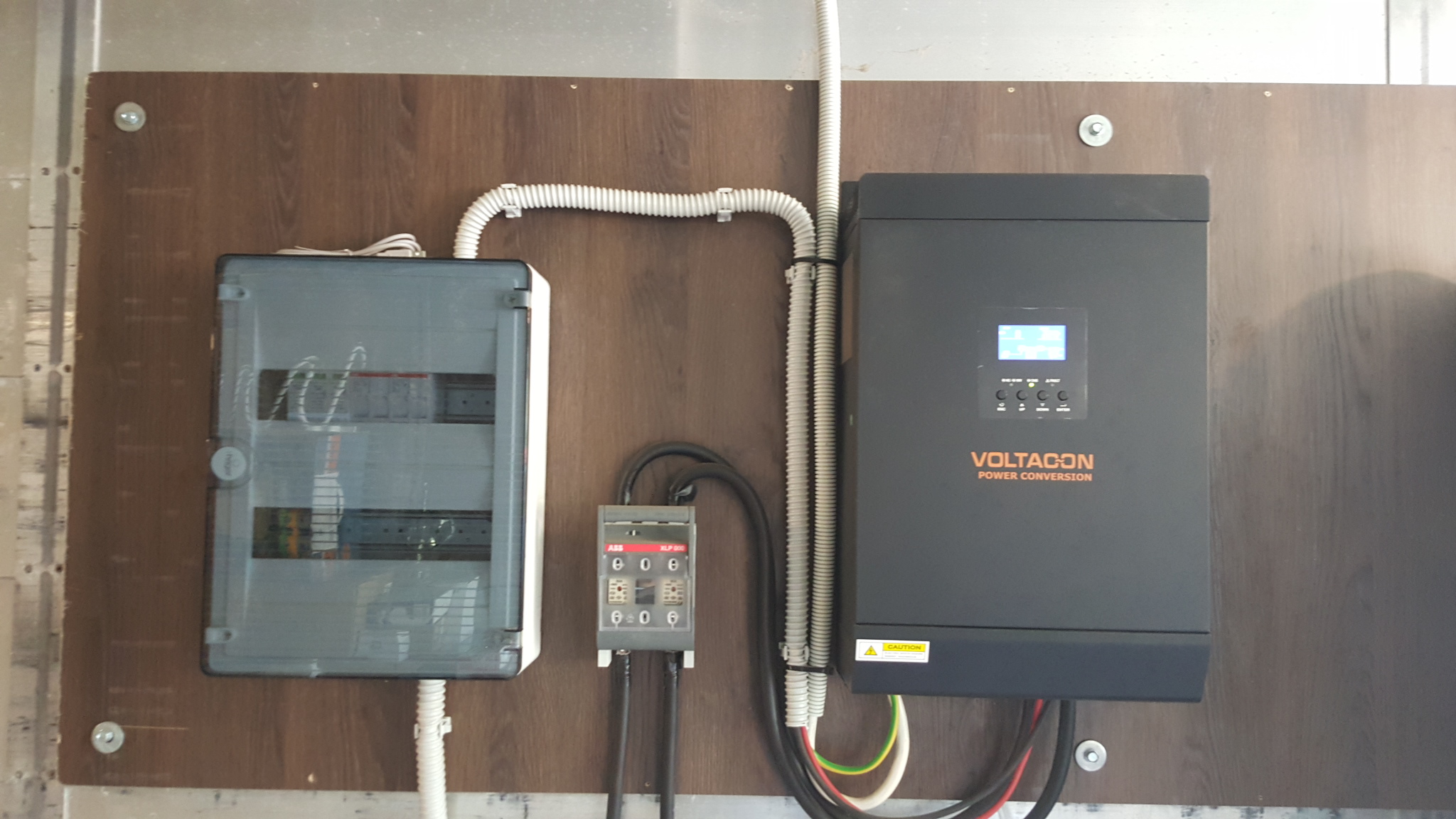 2KW Conversol and 1500w solar panels charging OPZS batteries - Voltacon ...