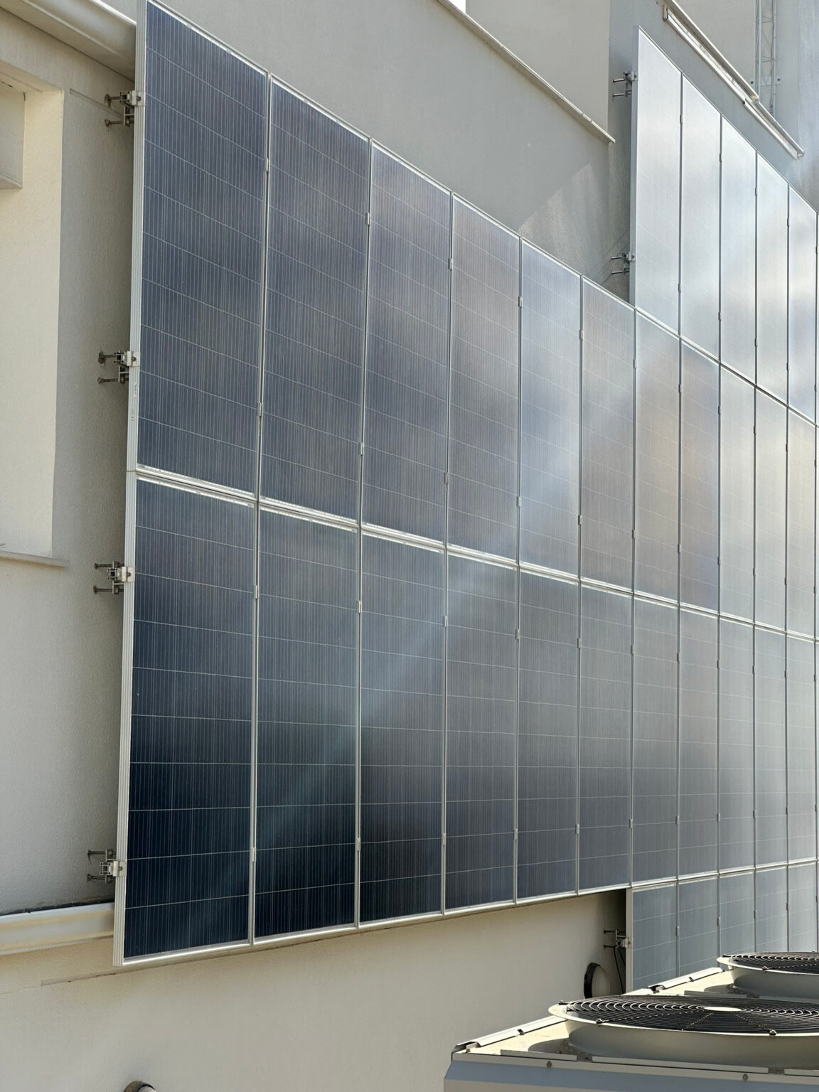 Wall-Mounted Solar Panels: Maximising Energy Efficiency with Limited ...